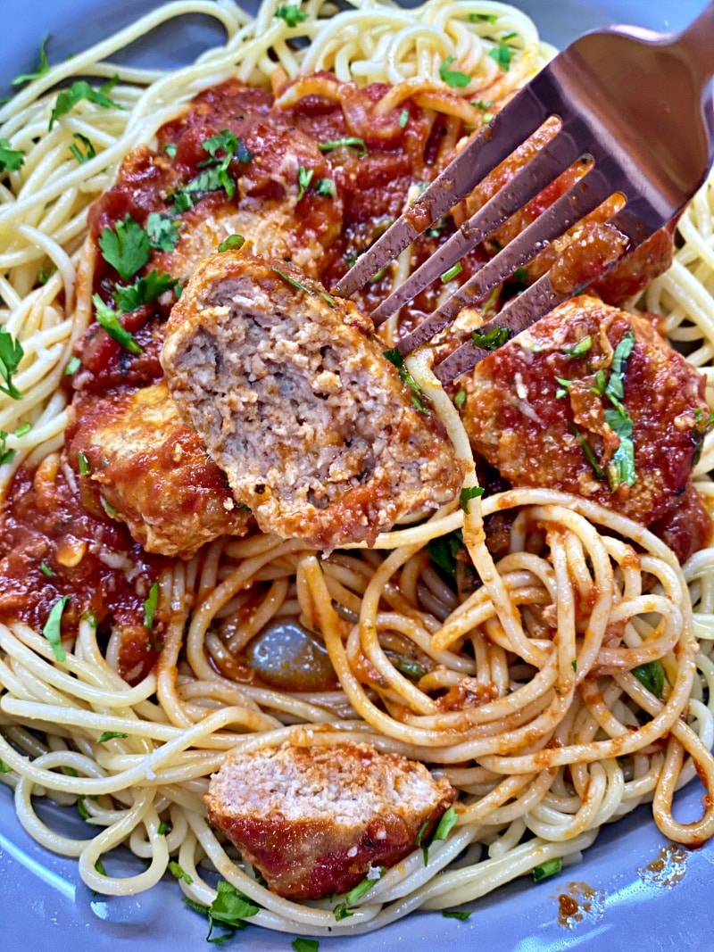 Spaghetti and Homemade Meatballs - Delice Recipes