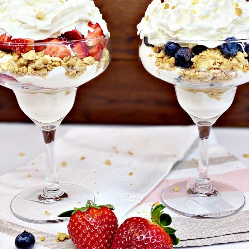 Irresistible Strawberry Granola Parfait - Delice Recipes