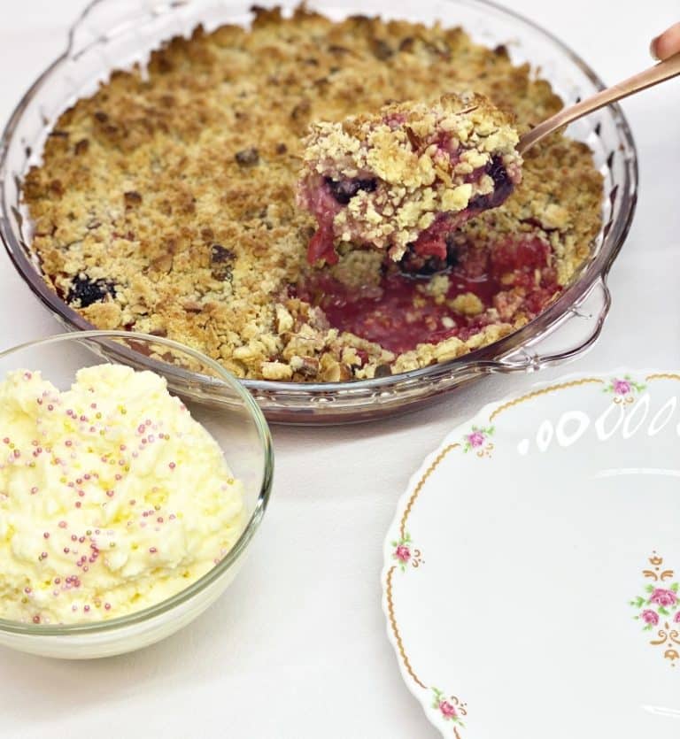 The Ultimate Berry Mix Crumble - Delice Recipes