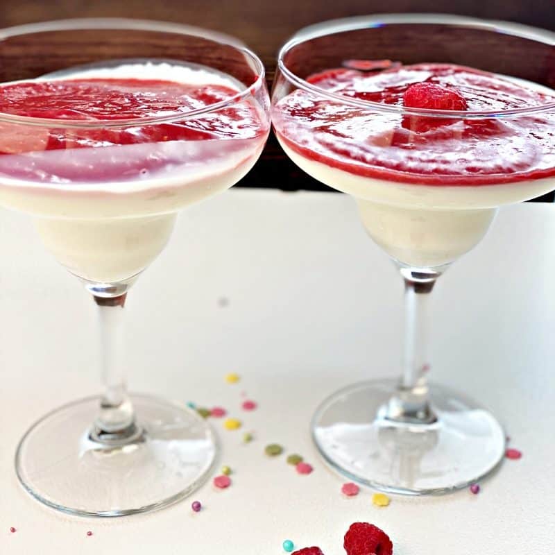 Vanilla Panna Cotta with Raspberry Sauce - Delice Recipes