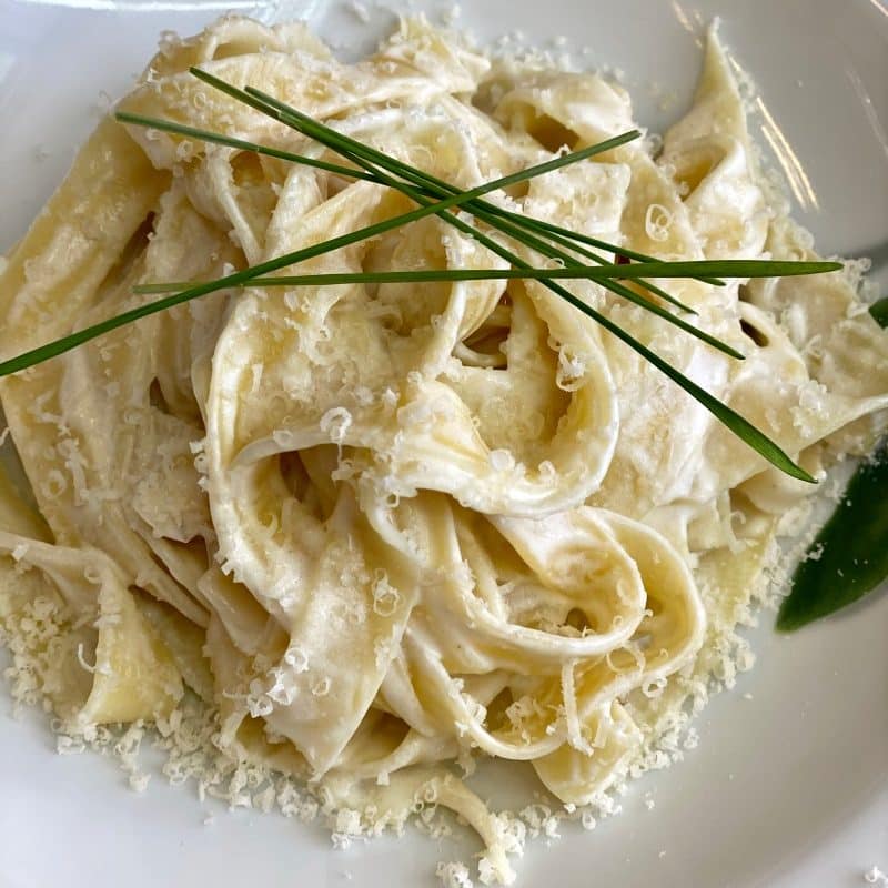 Hollywood Style Fettuccine Alfredo Recipe - Delice Recipes