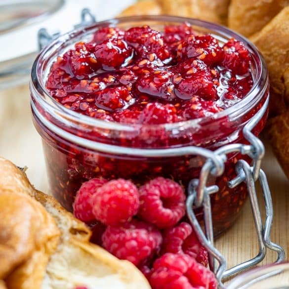 Fragrant Homemade Raspberry Jam - Delice Recipes