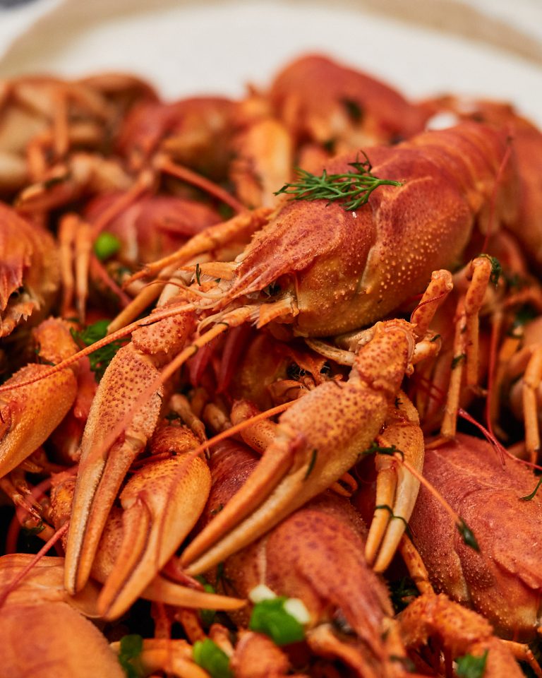 How to Eat Crawfish: Tips & Tricks for Perfect Boiling - Delice Recipes