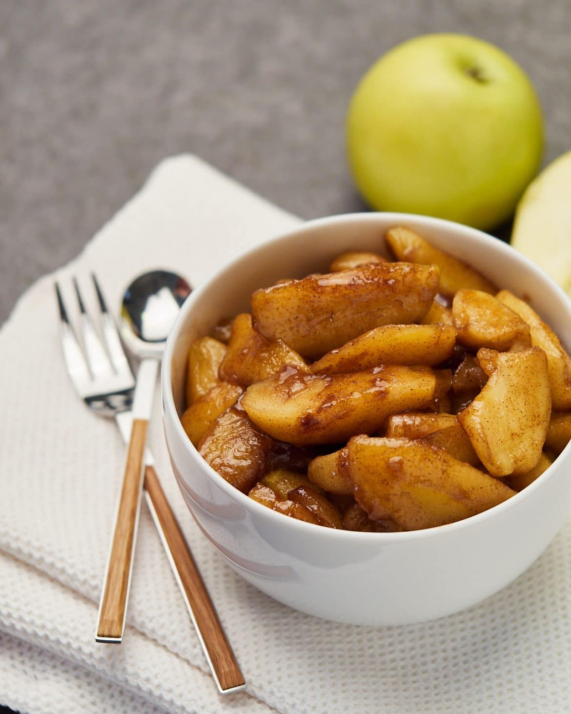 Caramelized and Warm Cinnamon Apples - Delice Recipes