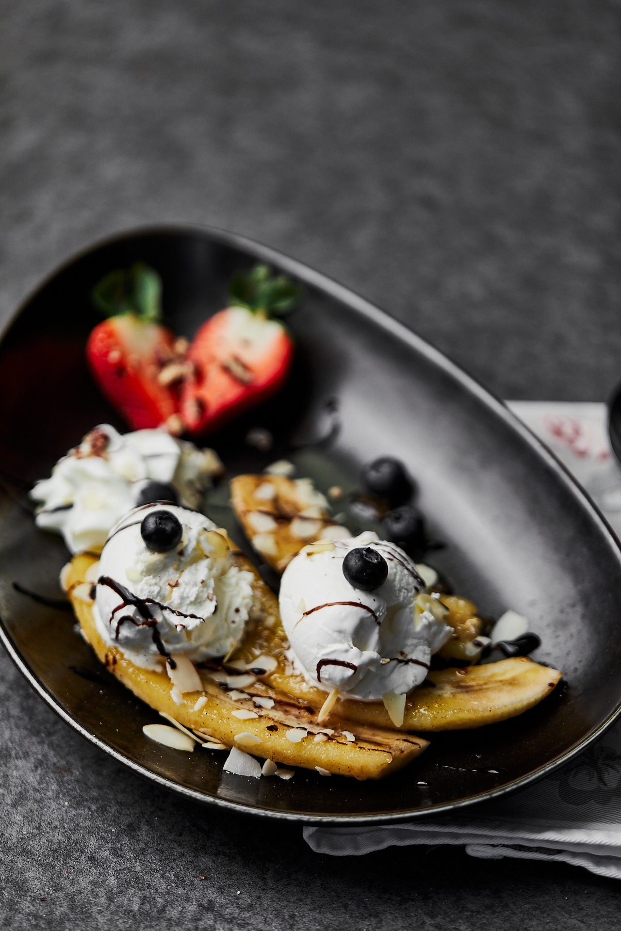 Sweet and Healthy Banana Split - Delice Recipes