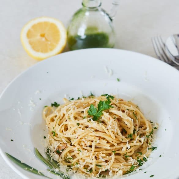 Sicilian-Style Garlic Pasta Recipe - Delice Recipes