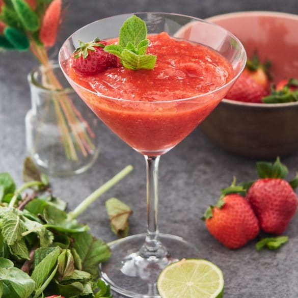 Strawberry Vodka Cocktail Recipe - Delice Recipes
