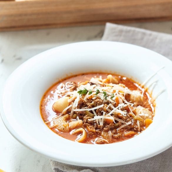 Bolognese Soup with Pasta Shells [Video] - Delice Recipes