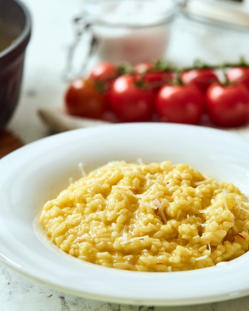 Risotto alla Milanese (Saffron Risotto)[Video] - Delice Recipes