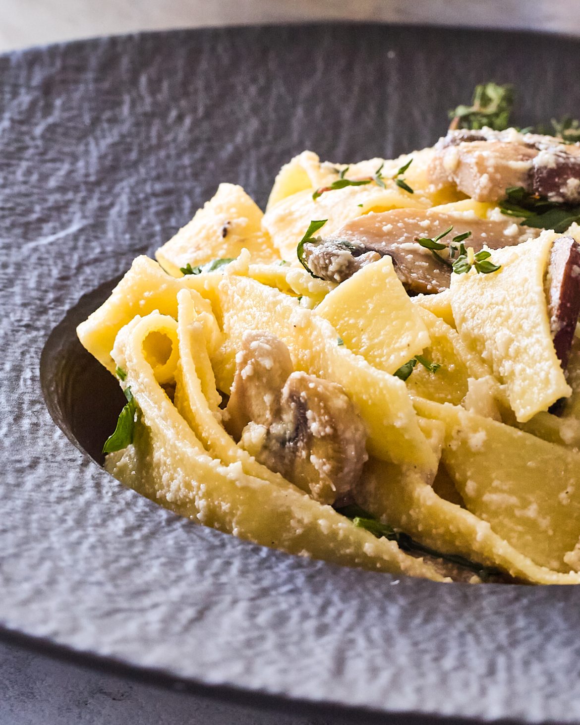 Vegan Pappardelle With Mushrooms [VIDEO] - Delice Recipes