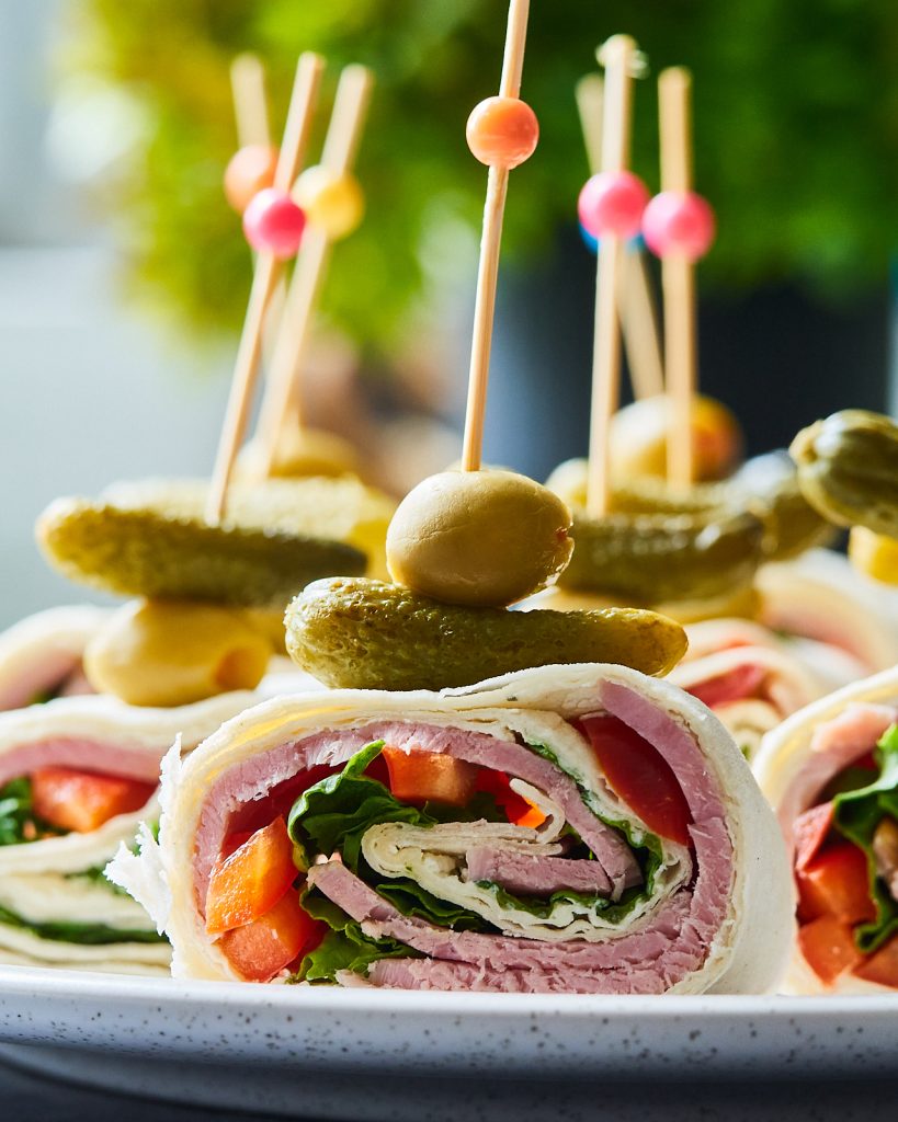 Turkey Club Sandwich Pinwheels [Video] - Delice Recipes