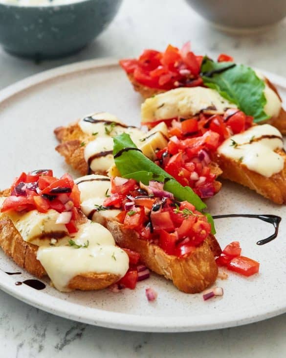 Cheese & Tomato Bruschetta Recipe [VIDEO] - Delice Recipes