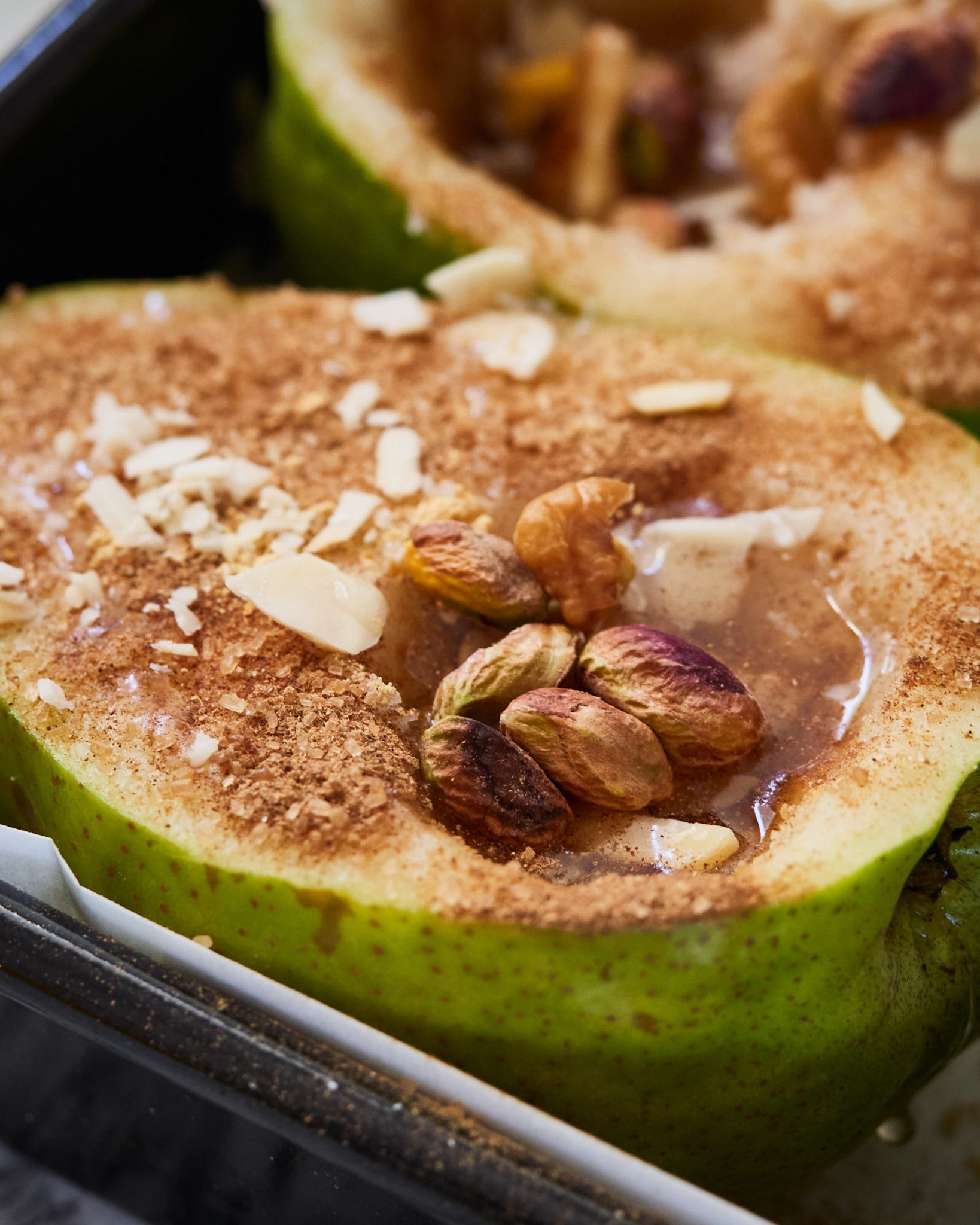 Baked Pears With Nuts & Ice Cream [Video] - Delice Recipes