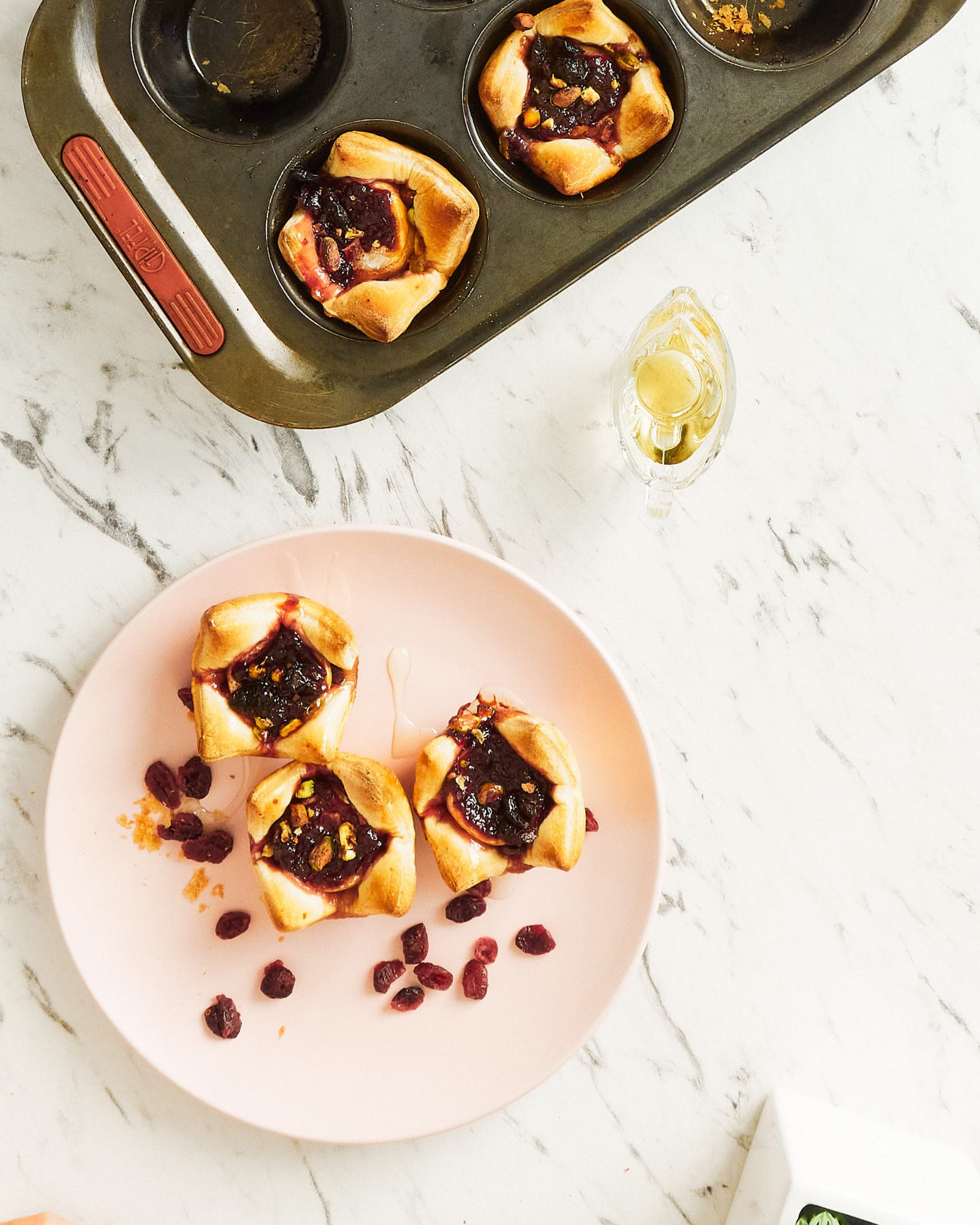 Baked Cranberry Brie Appetizers - Delice Recipes