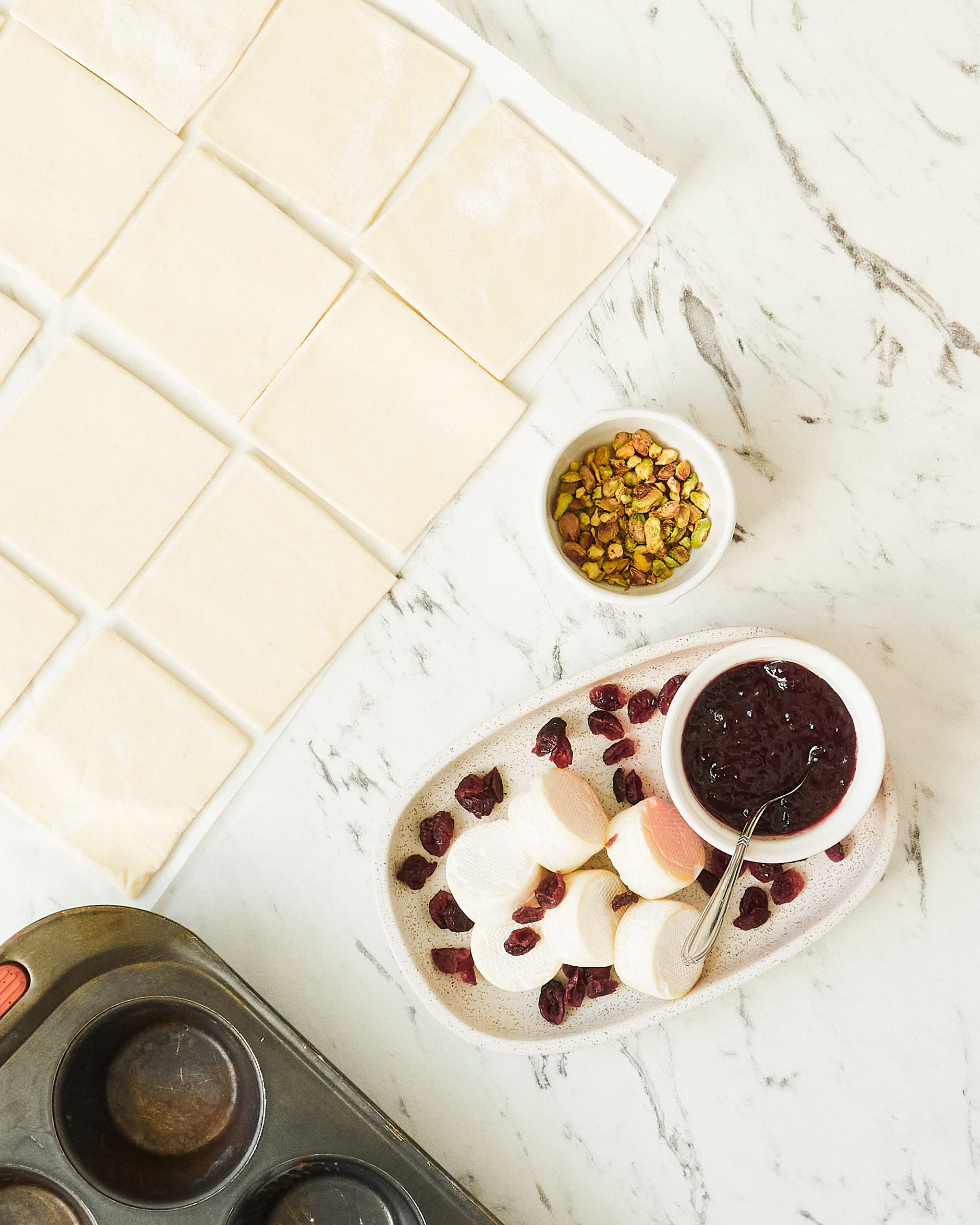 Baked Cranberry Brie Appetizers - Delice Recipes