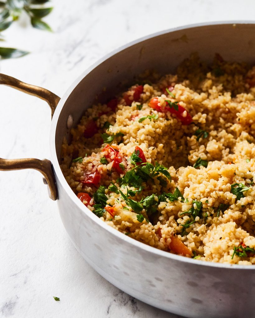 Bulgur salad with cherry tomatoes & herbs [VIDEO] - Delice Recipes