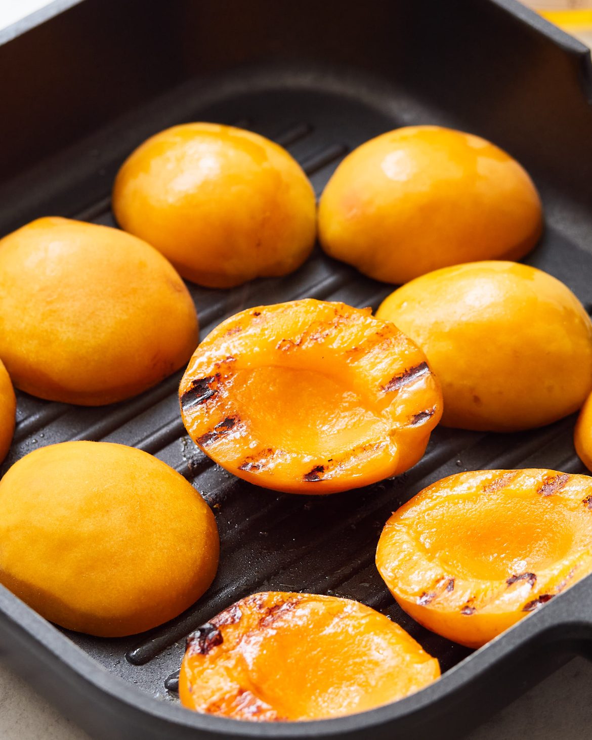 Grilled Apricots with Brie Prosciutto & Honey [Video] - Delice Recipes