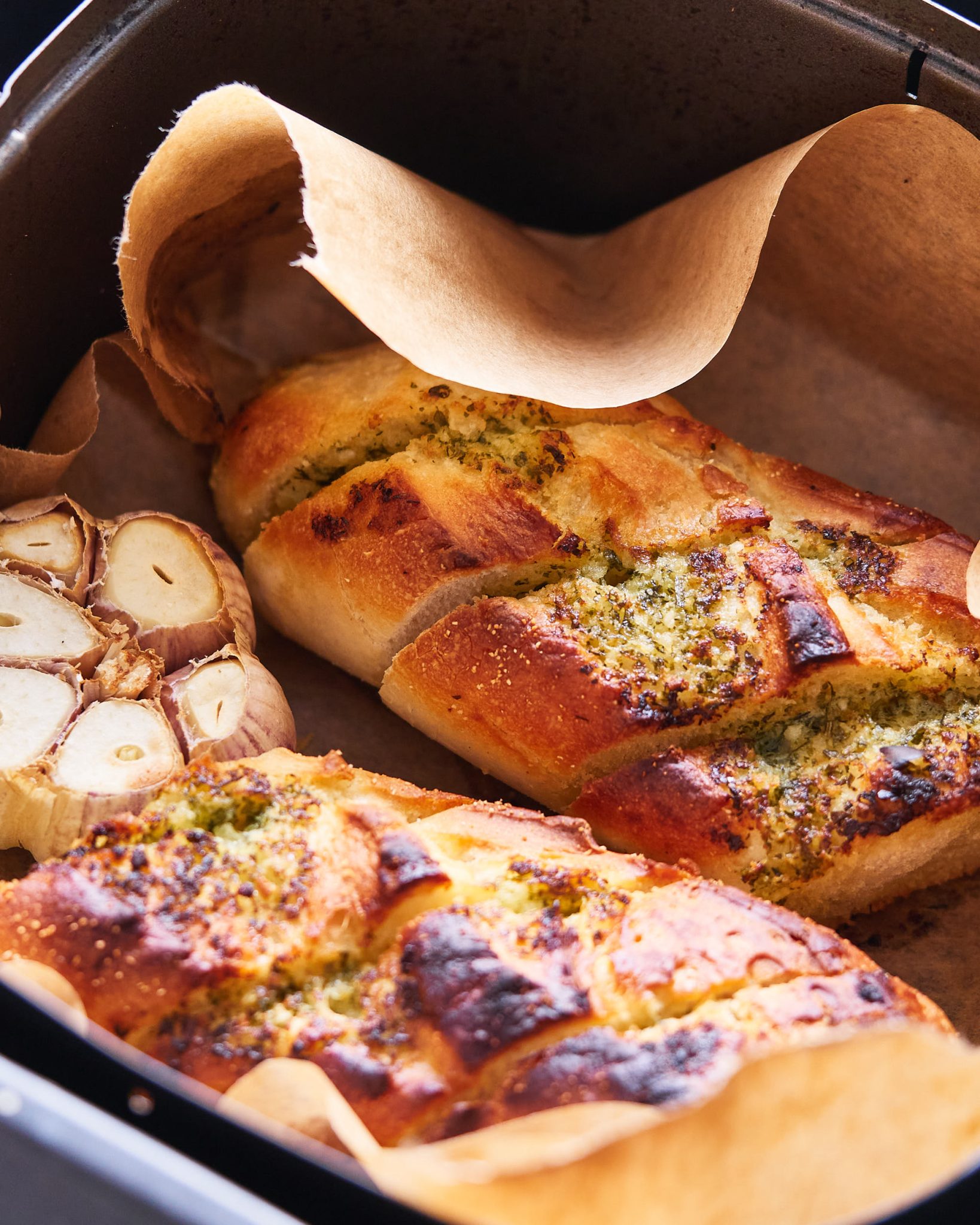 Air Fryer Frozen Garlic Bread - Easy, Delicious and Fresh! - Delice Recipes