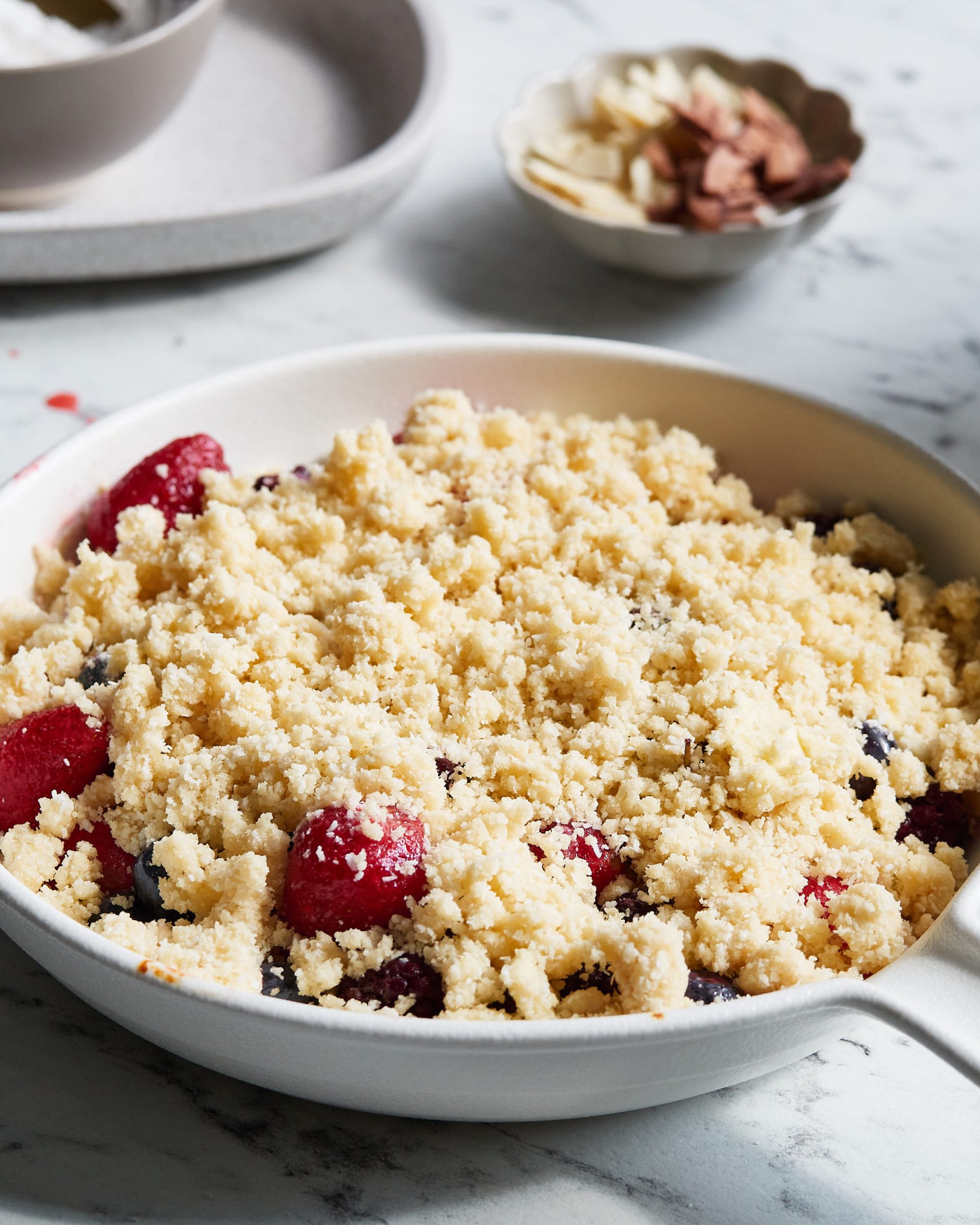 Easy and Quick Steps to Make Keto Berry Crumble - Delice Recipes